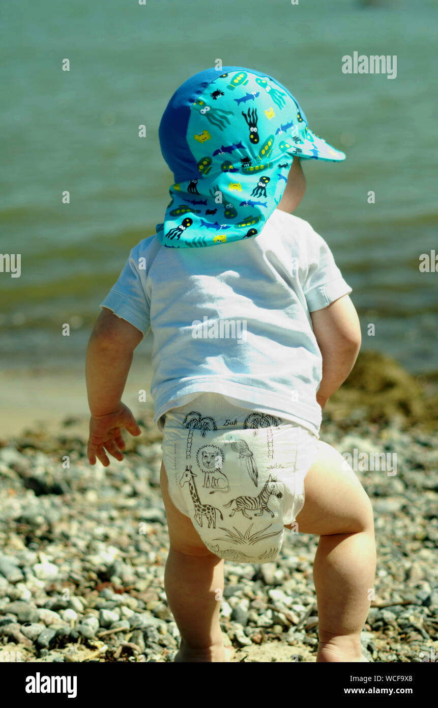 Baby walking diaper hi-res stock photography and images - Alamy