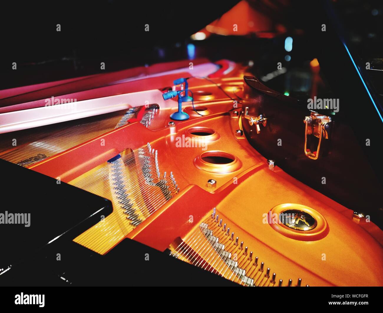 High angle view grand piano hi-res stock photography and images - Alamy