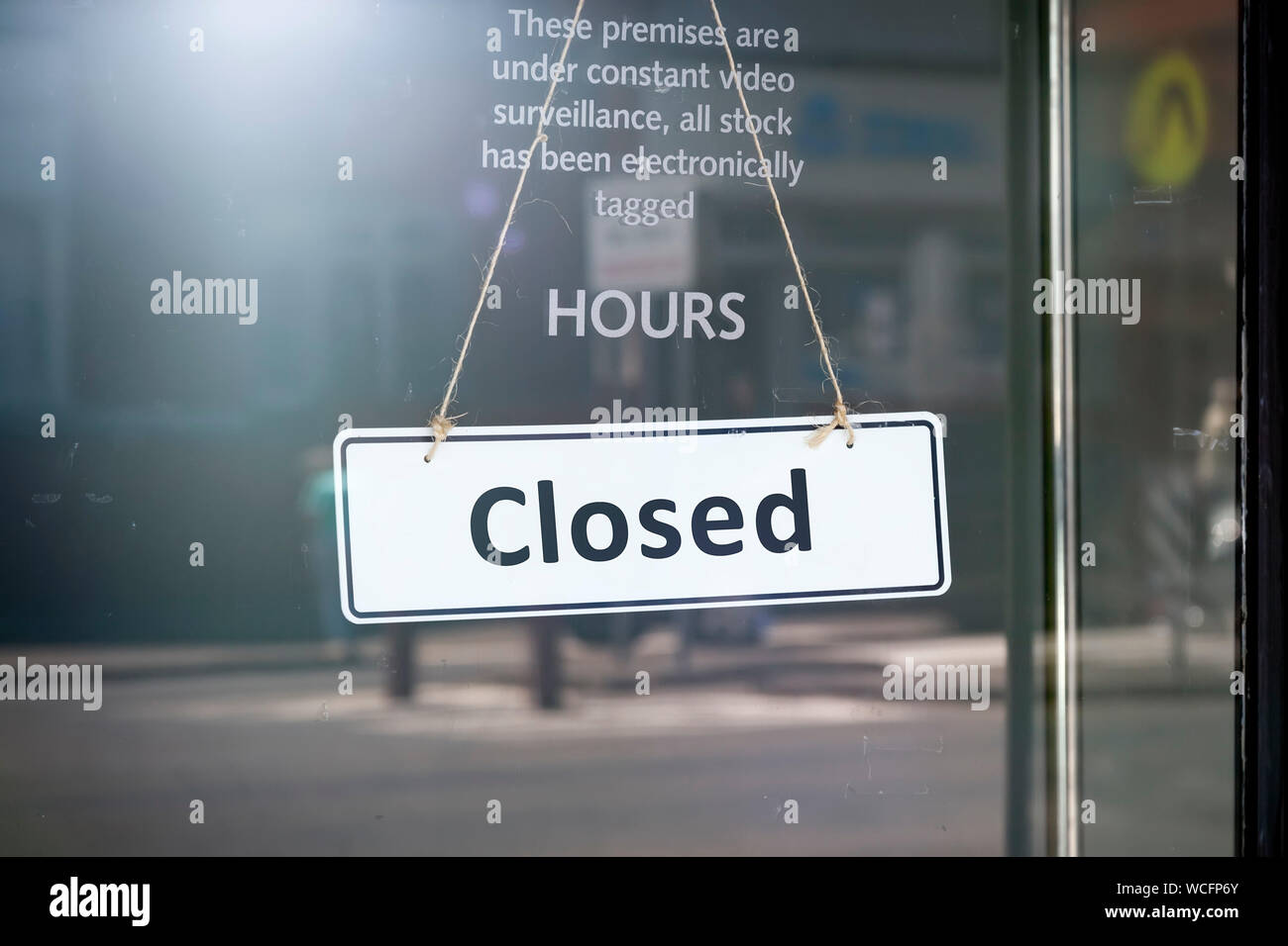 Closed sign shop door hi-res stock photography and images - Alamy