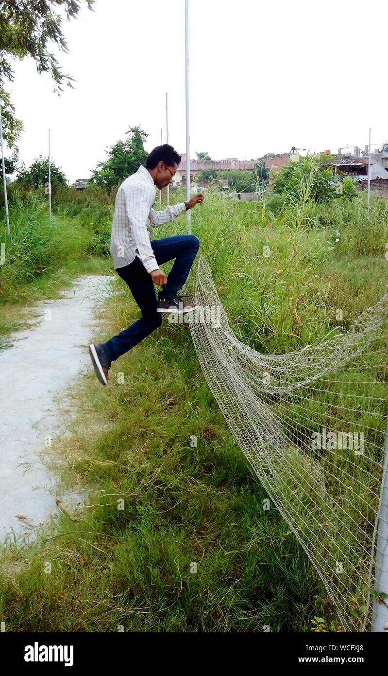 Man jumping over fence hi-res stock photography and images - Alamy