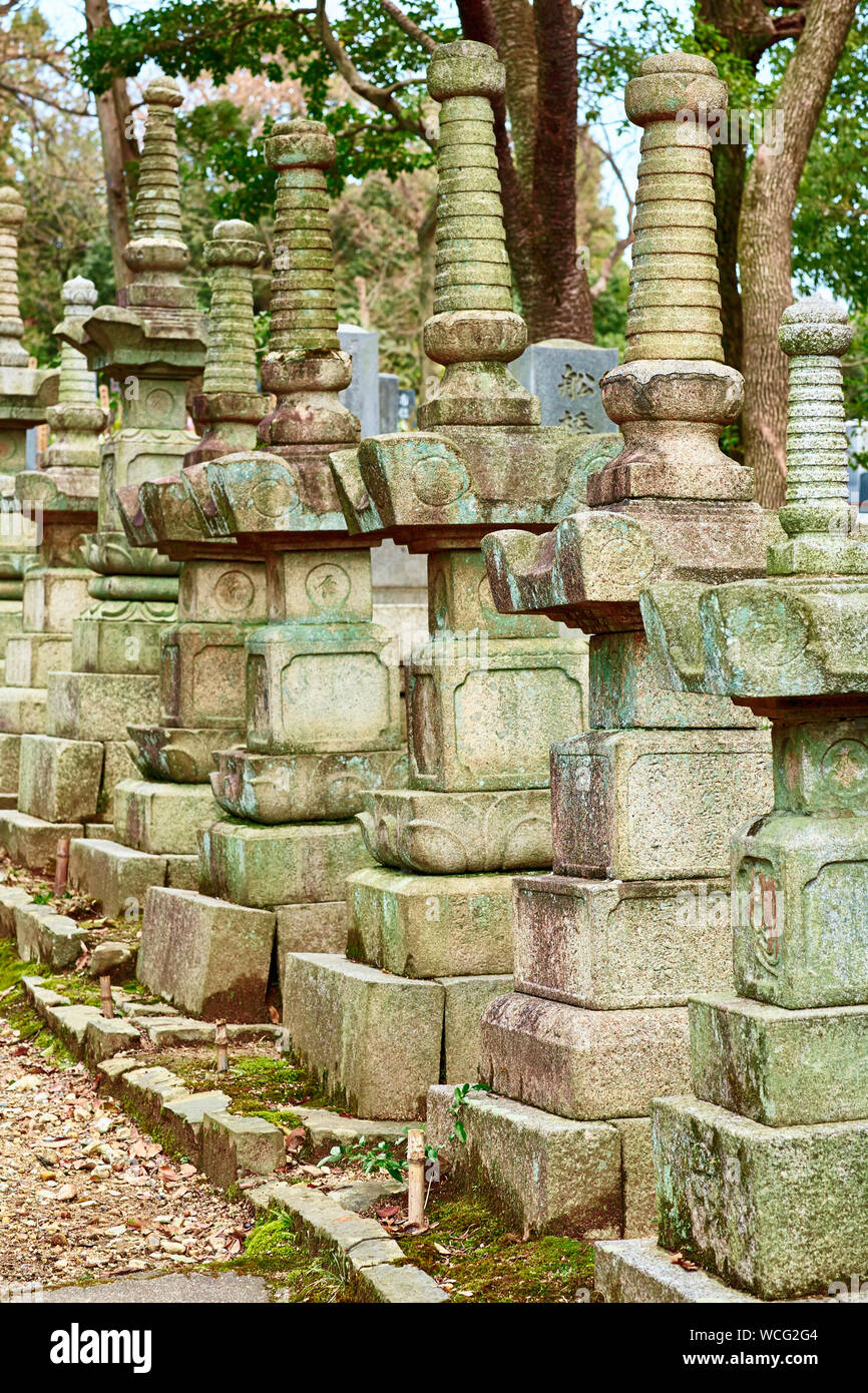 Japanese gravestone hi-res stock photography and images - Alamy