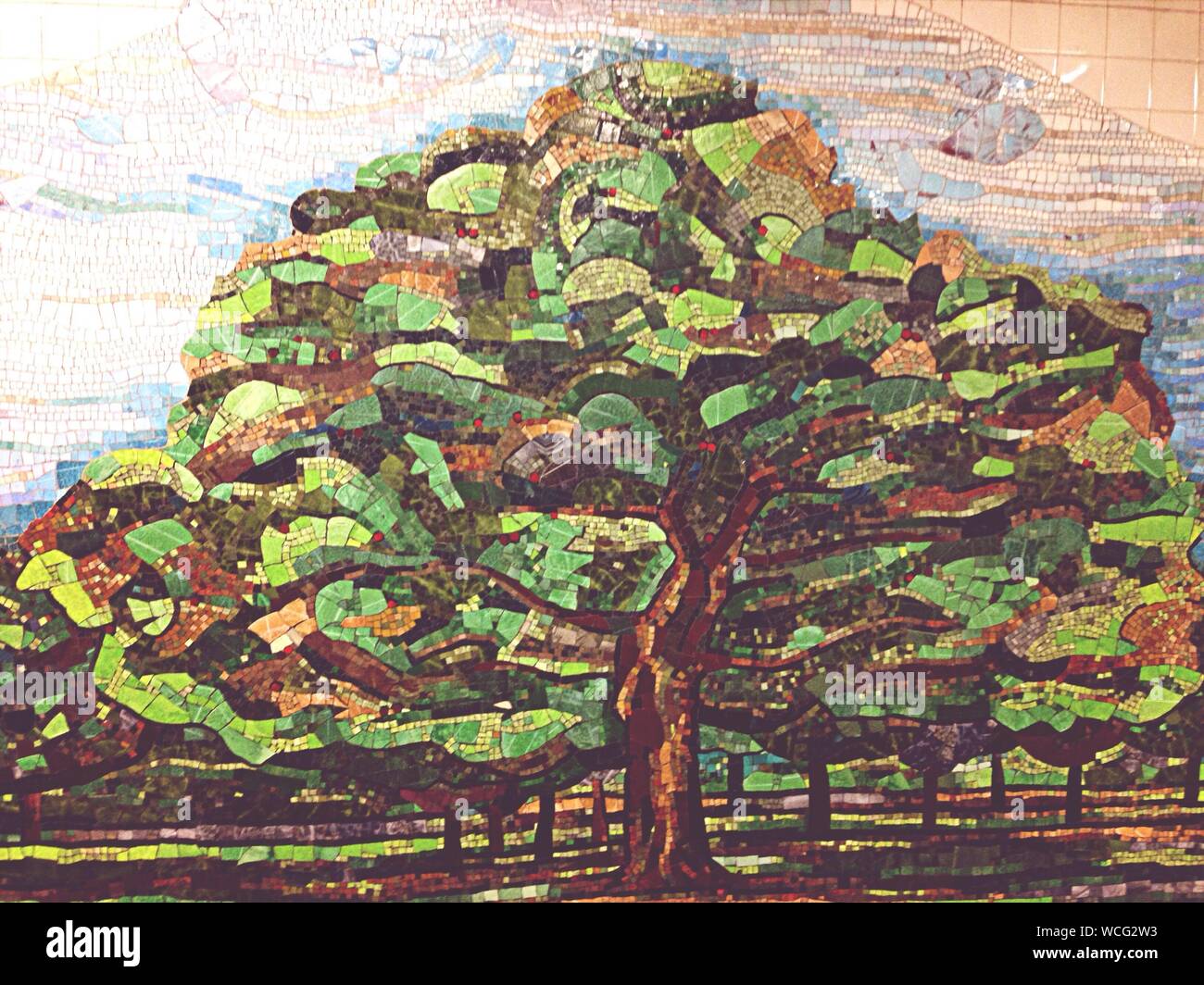 Mosaic art tree hi-res stock photography and images - Alamy