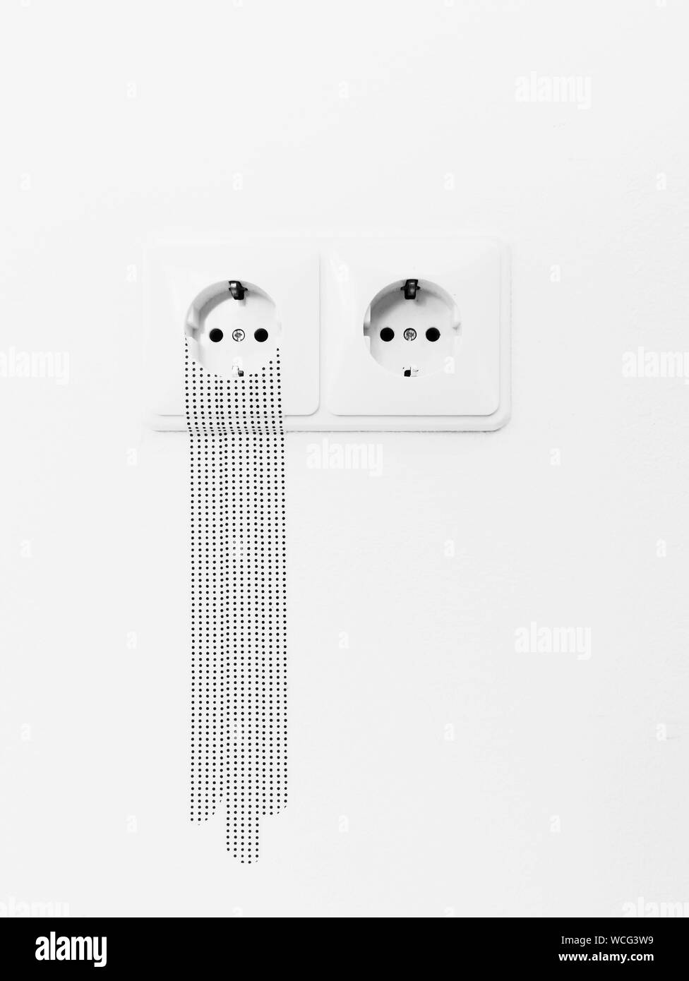 White dotted lines hi-res stock photography and images - Alamy