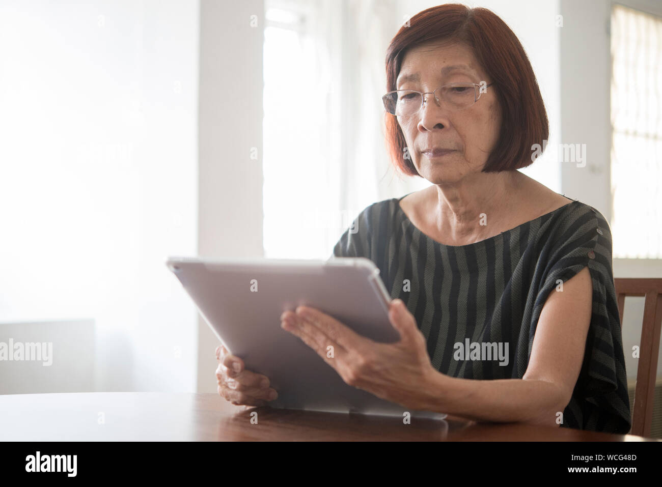 Woman sitting chair front screen hi-res stock photography and images ...