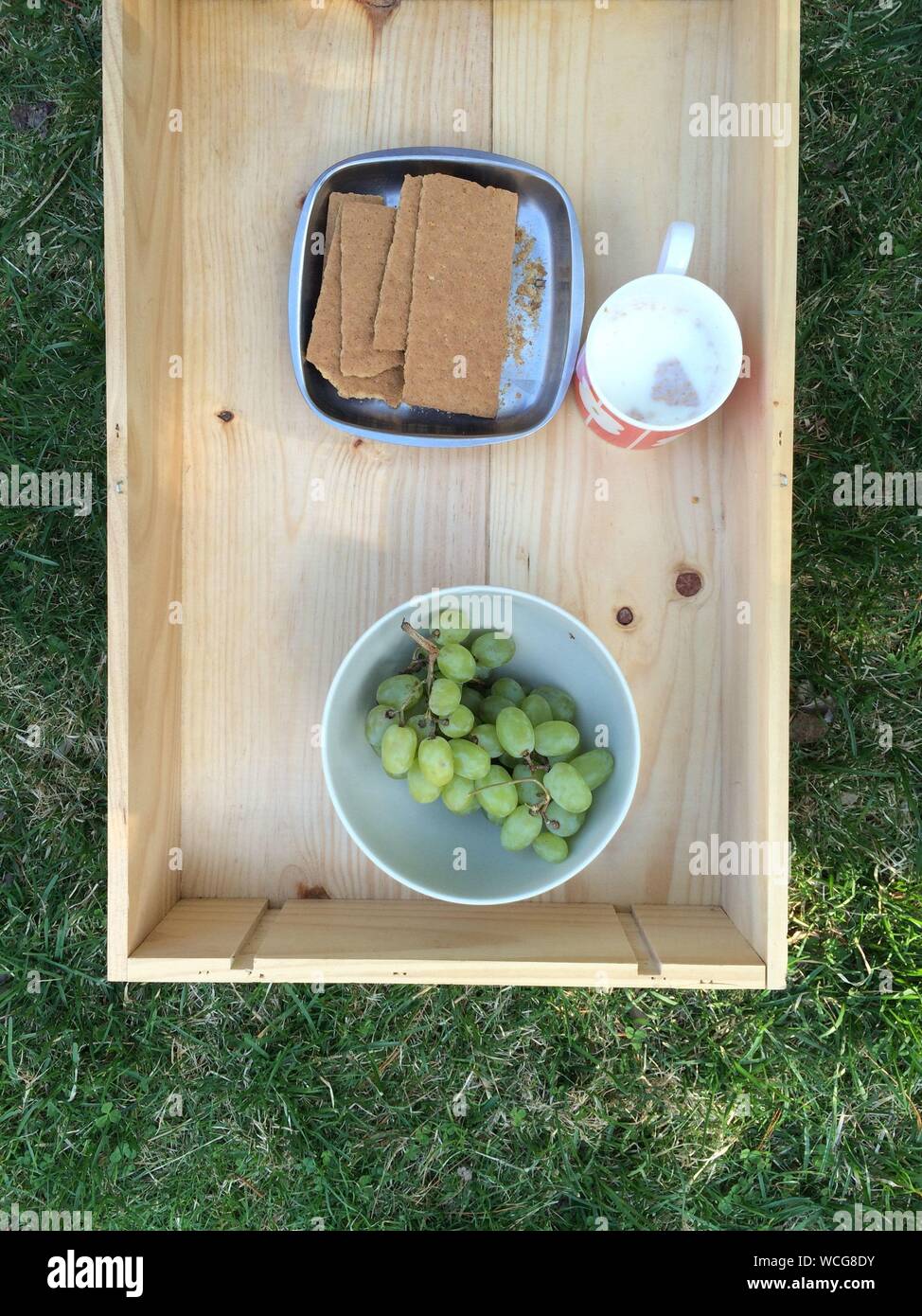 Grapes in the box hi-res stock photography and images - Alamy