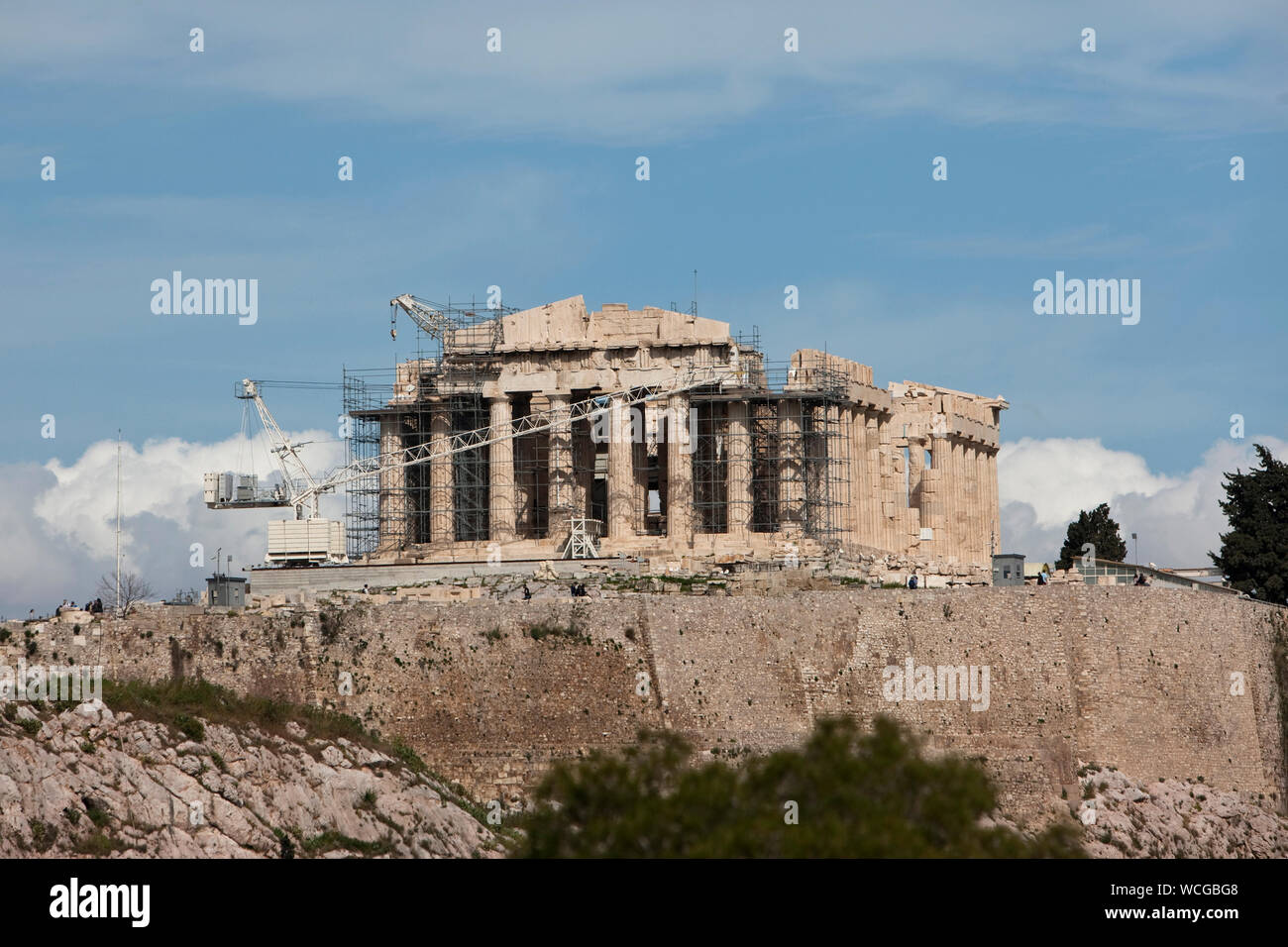 Greek temple scaffolding hi-res stock photography and images - Alamy