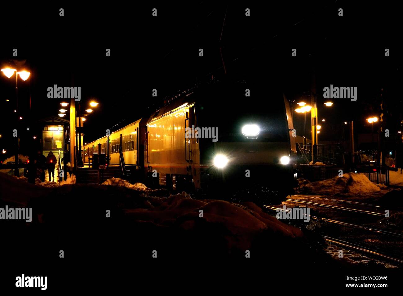 Train night hi-res stock photography and images - Alamy