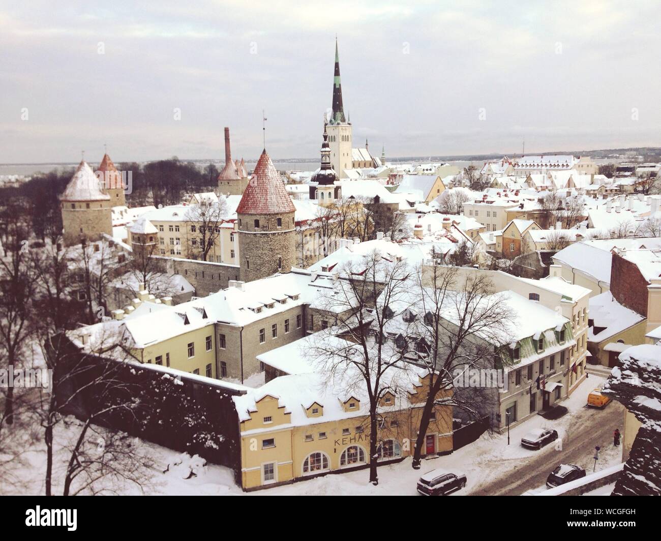 Snow covered buildings hi-res stock photography and images - Alamy