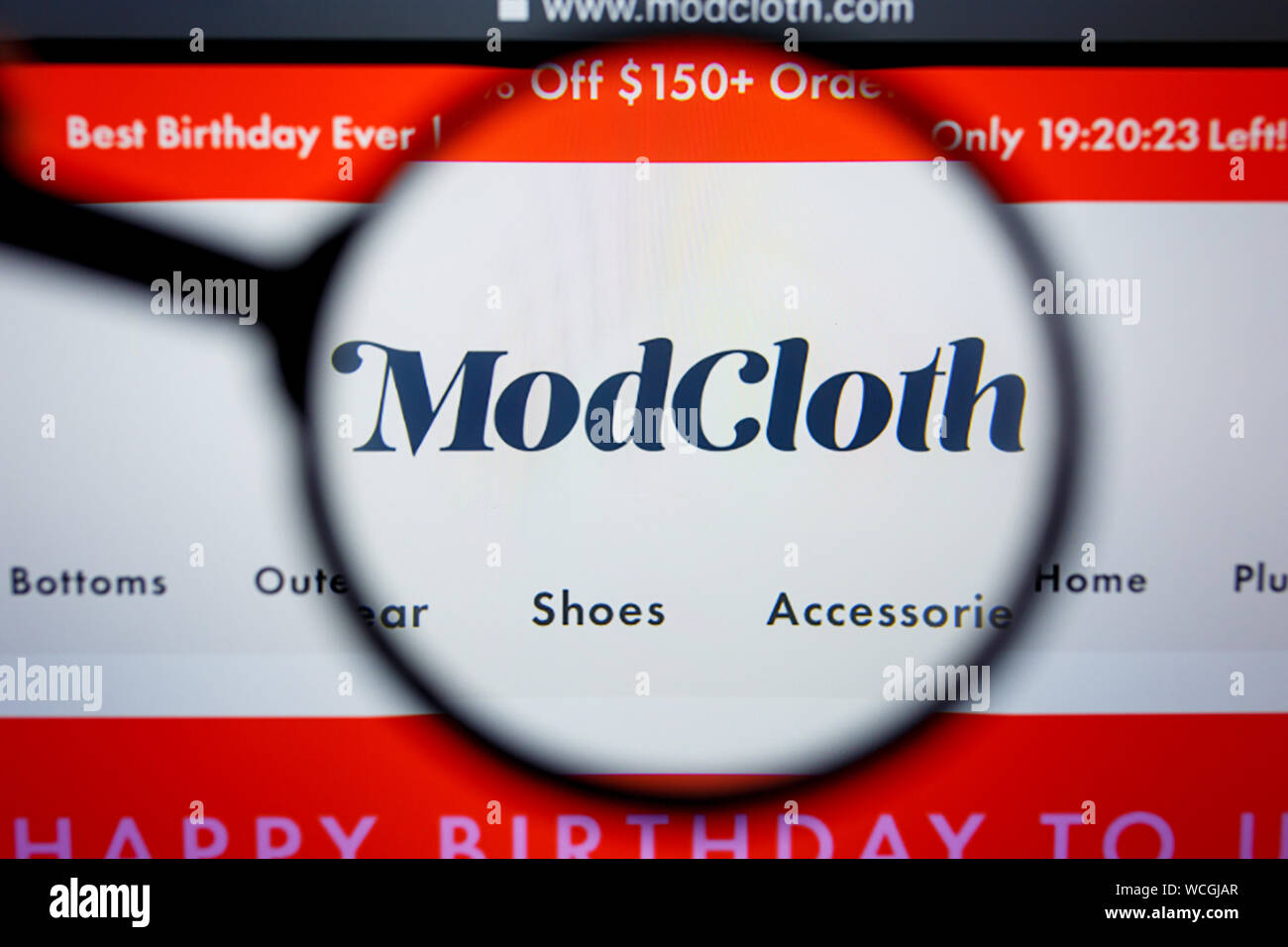 Modcloth logo hi-res stock photography and images - Alamy