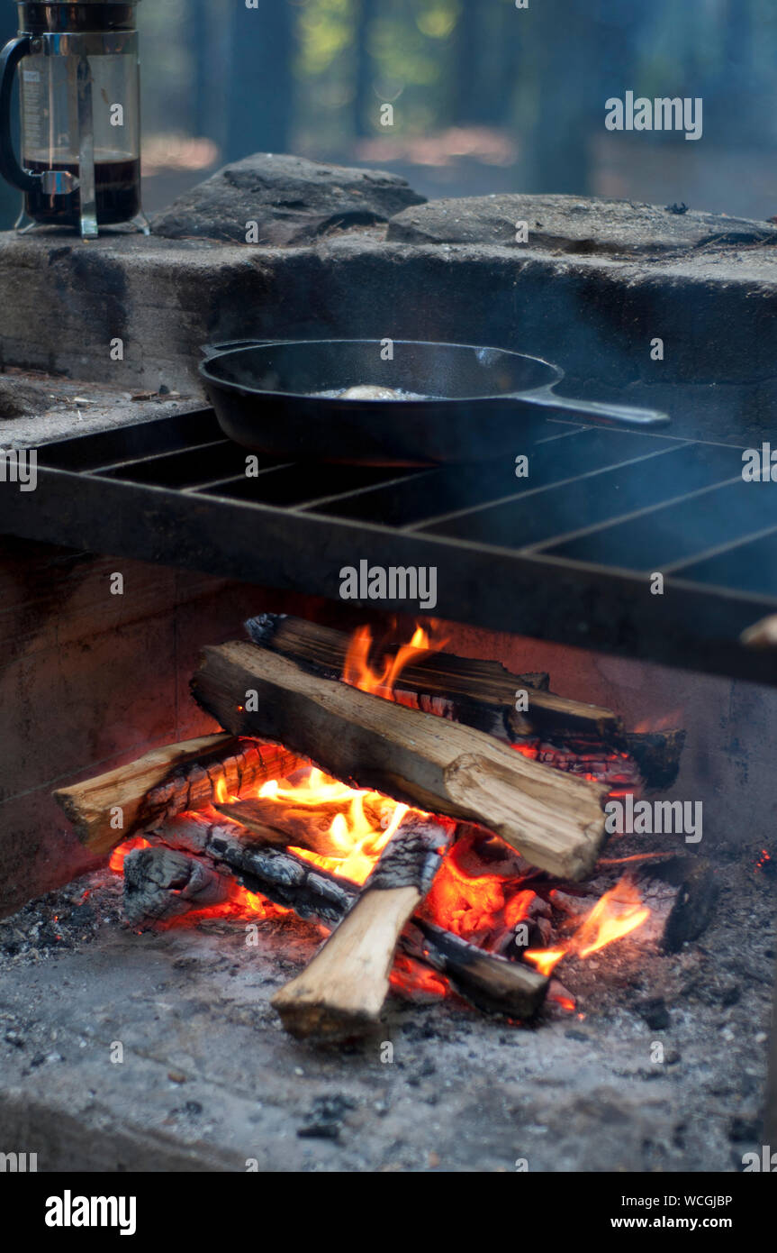 Wood burning cooking hi-res stock photography and images - Alamy