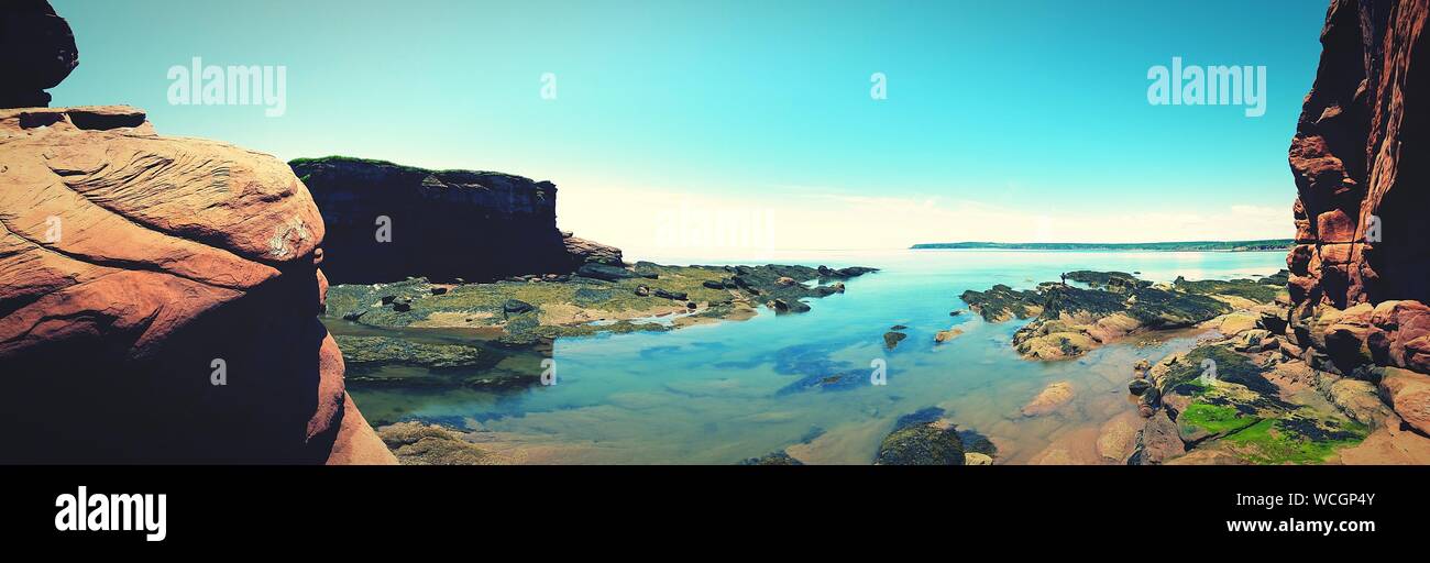 Rocks under the sea hi-res stock photography and images - Alamy