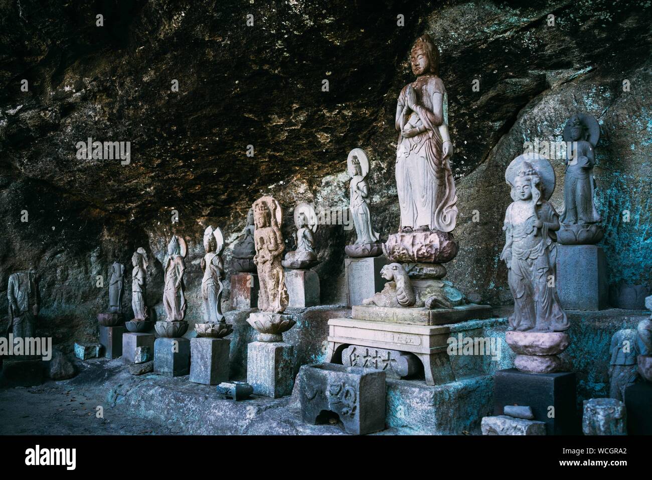 Statue in cave hi-res stock photography and images - Alamy