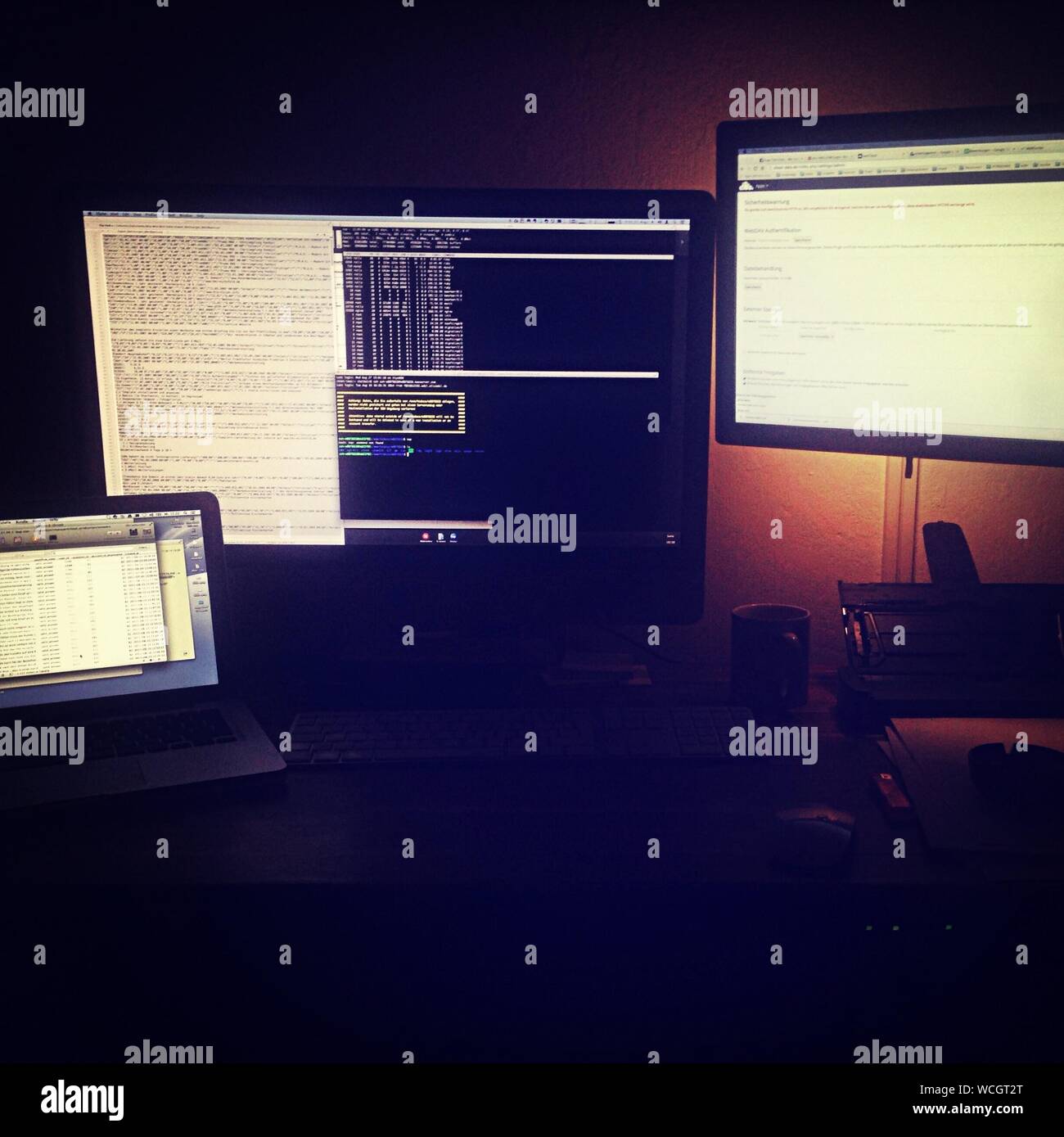 Connection workplace hi-res stock photography and images - Alamy