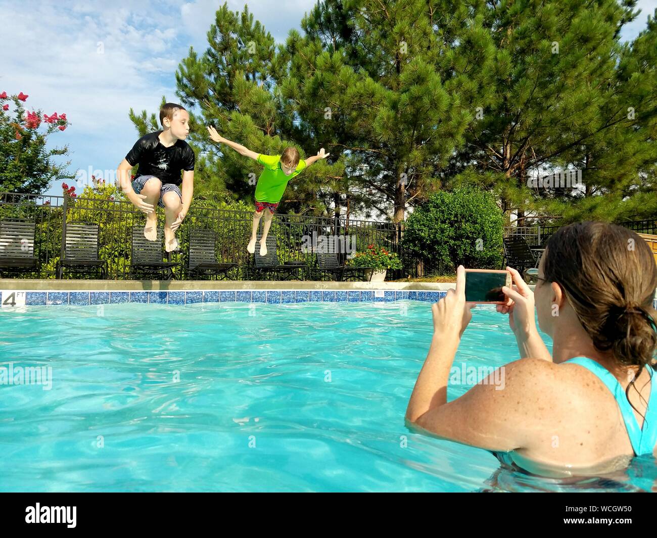 Family Jumping Into Pool High Resolution Stock Photography and Images ...