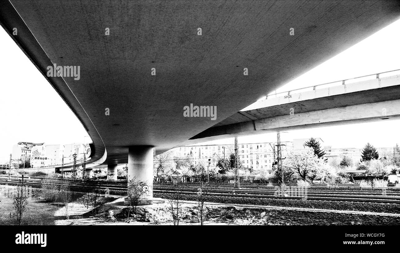 Elevated railroad track hi-res stock photography and images - Alamy