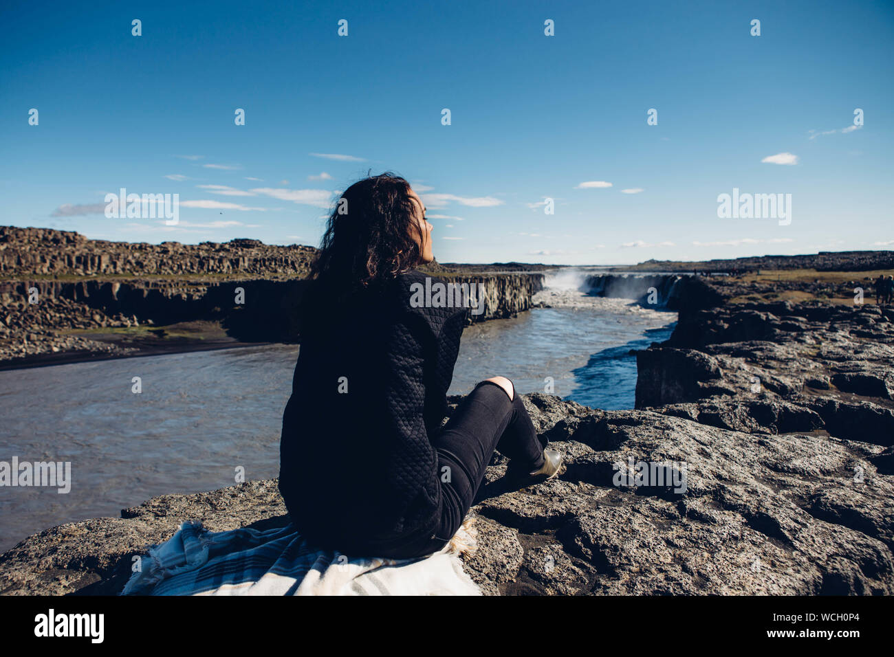 Woman overlooking hi-res stock photography and images - Alamy