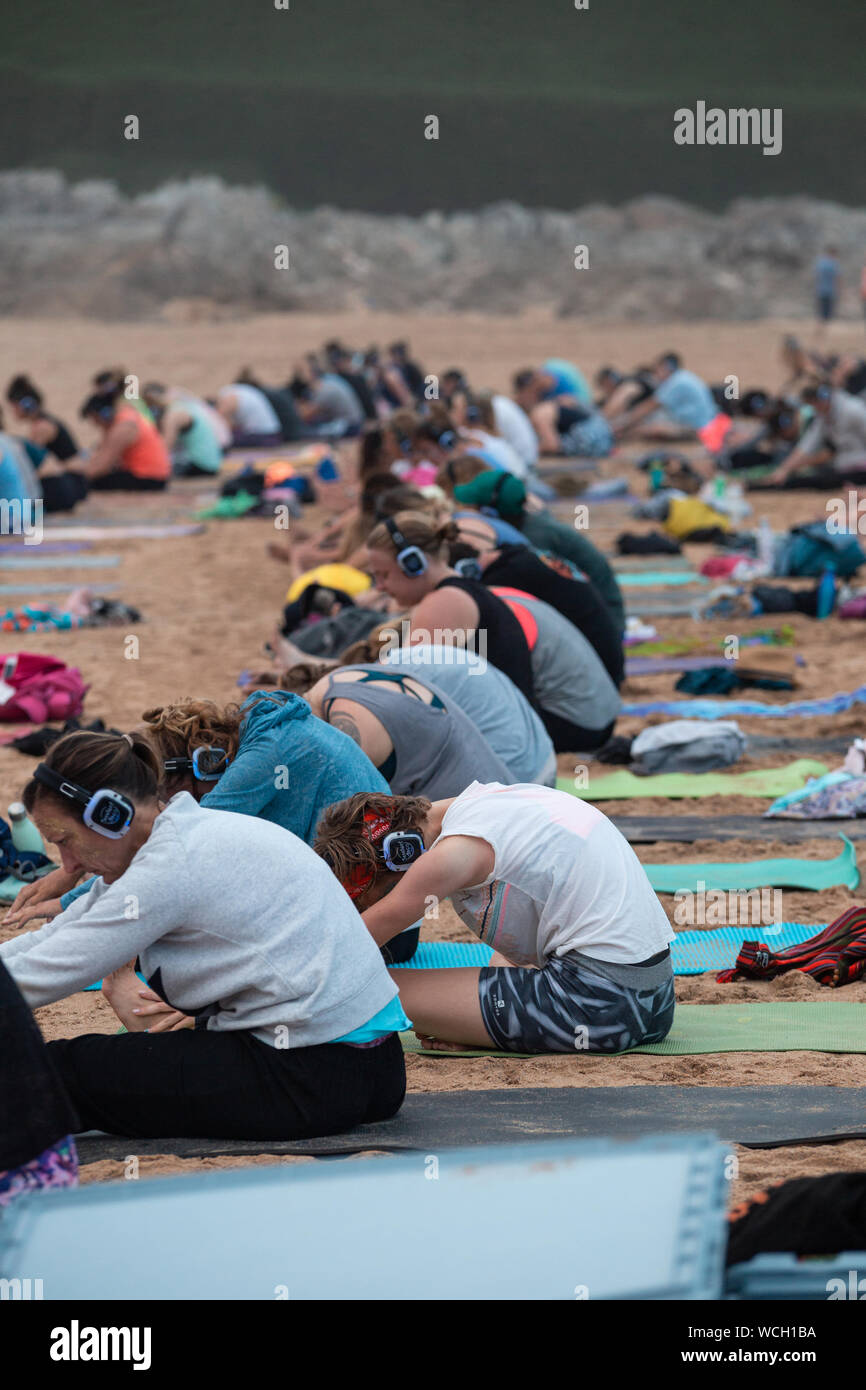 Group beach fitness hi-res stock photography and images - Alamy