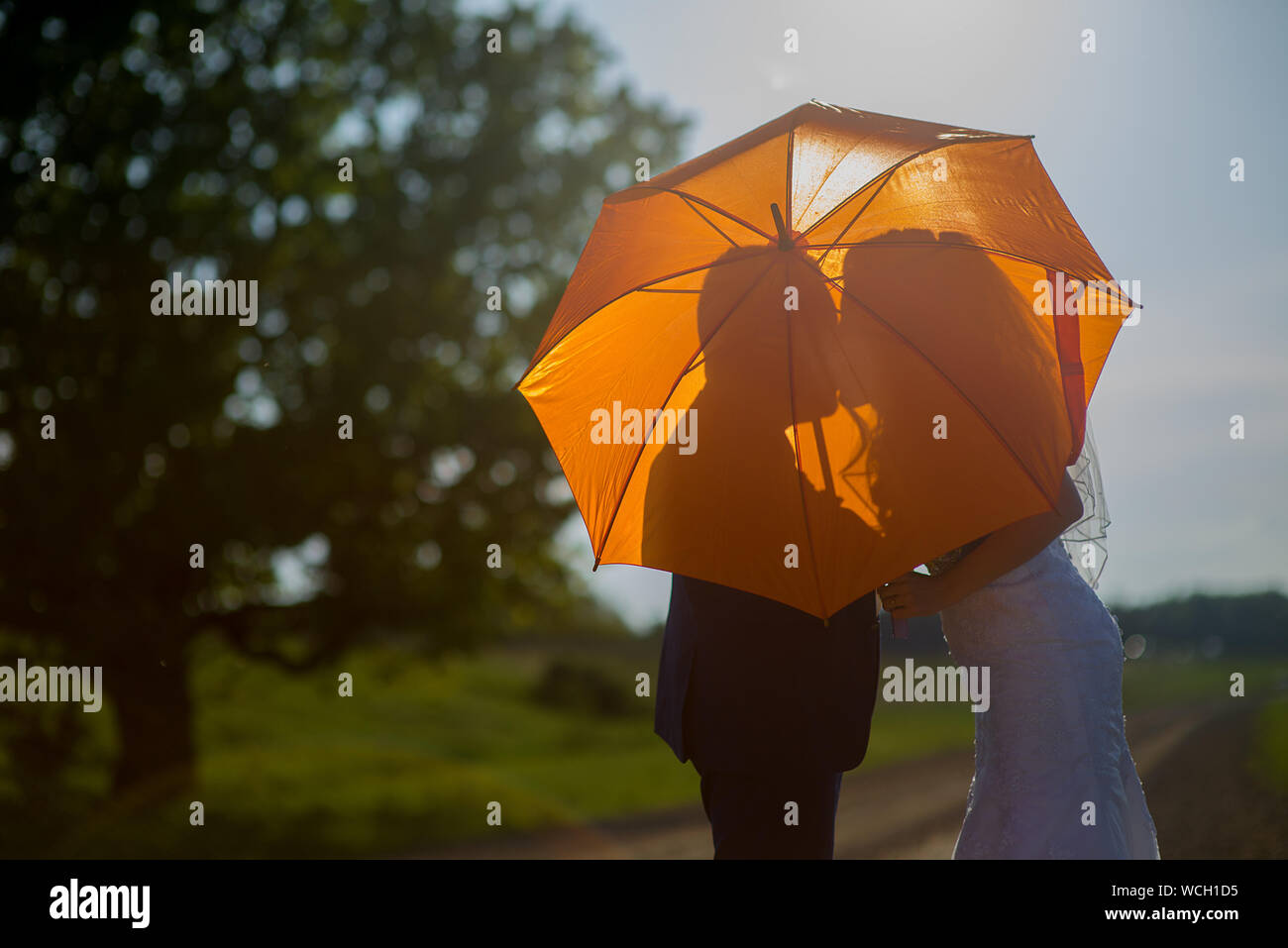Wedding couple shadow hi-res stock photography and images - Alamy