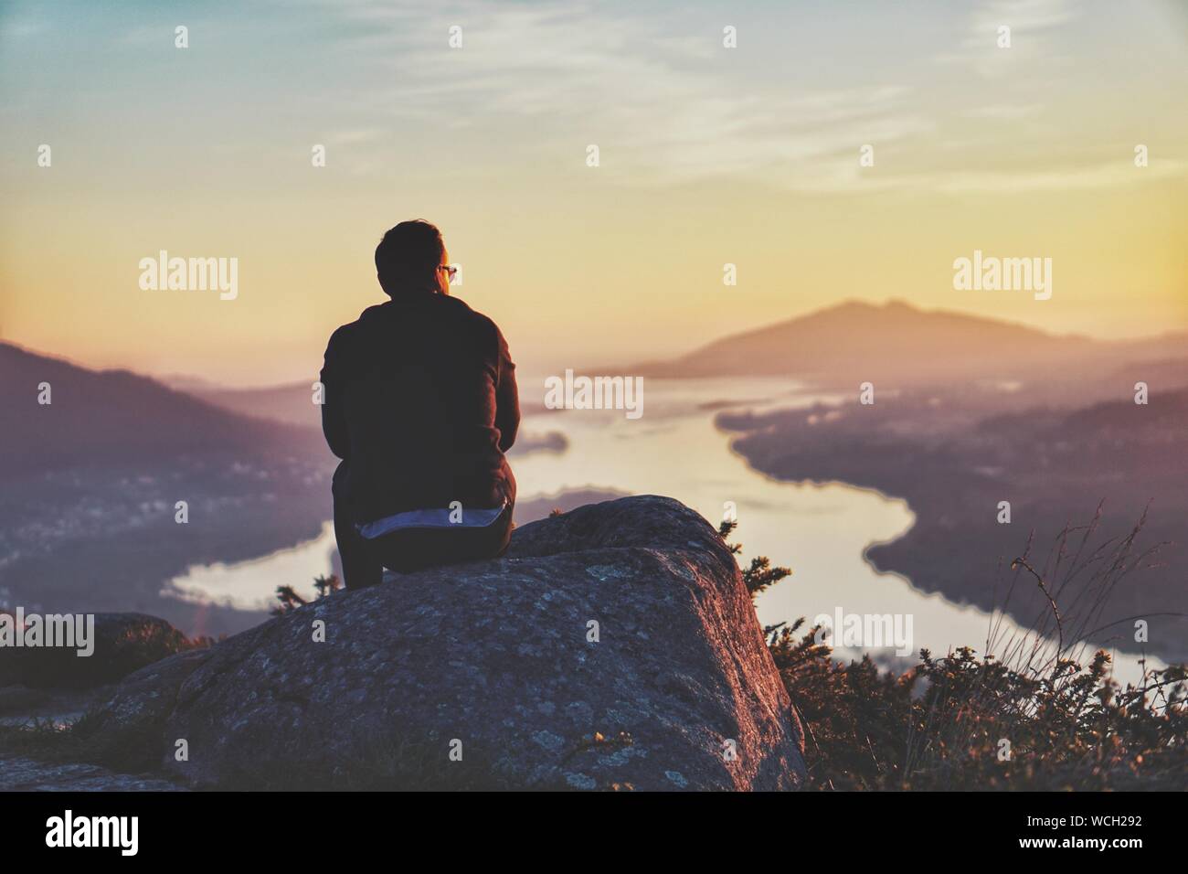 Mountain man sitting on a rock hi-res stock photography and images - Alamy