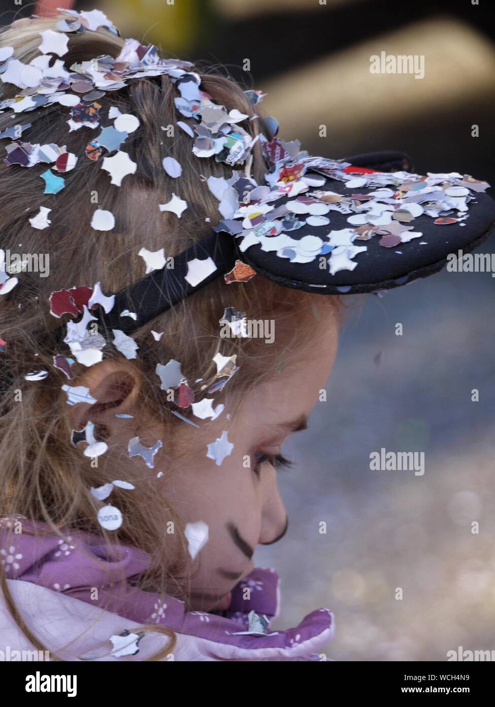 Confetti in hair hi-res stock photography and images - Alamy