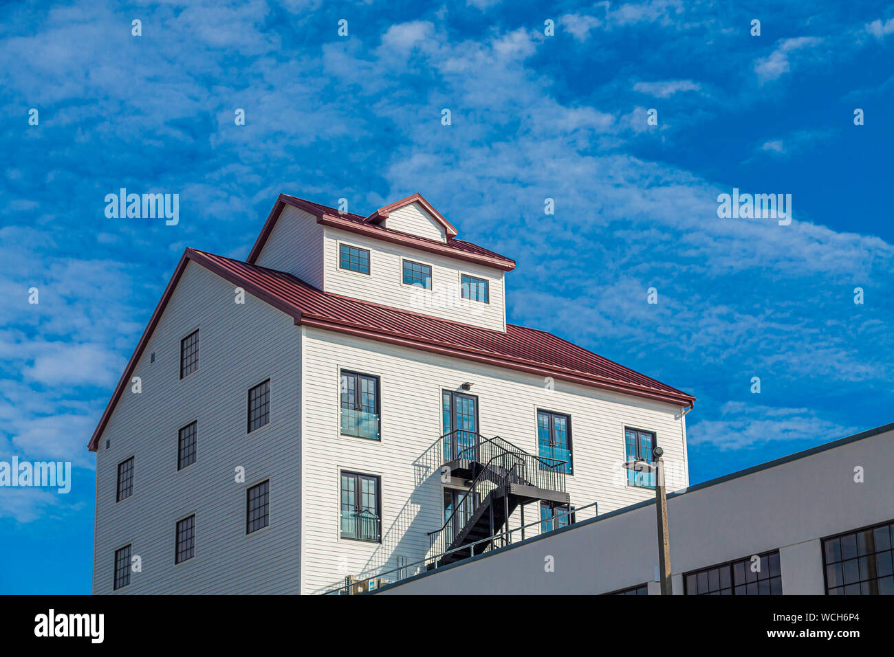 Loft apartment exterior hi-res stock photography and images - Alamy