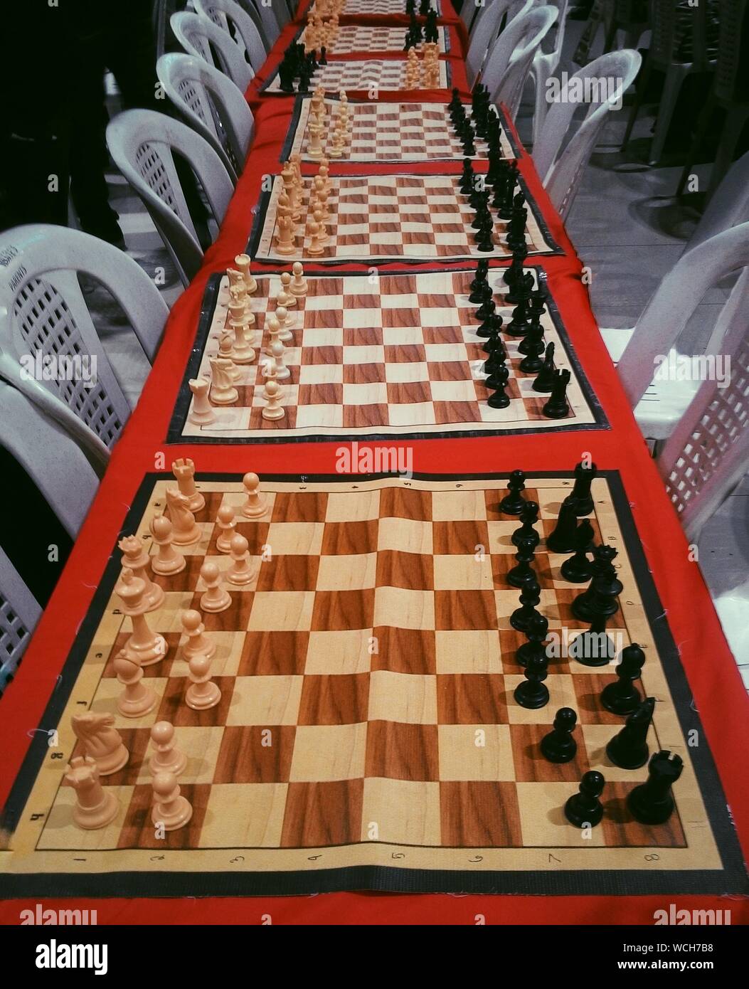 Games boards hi-res stock photography and images - Alamy