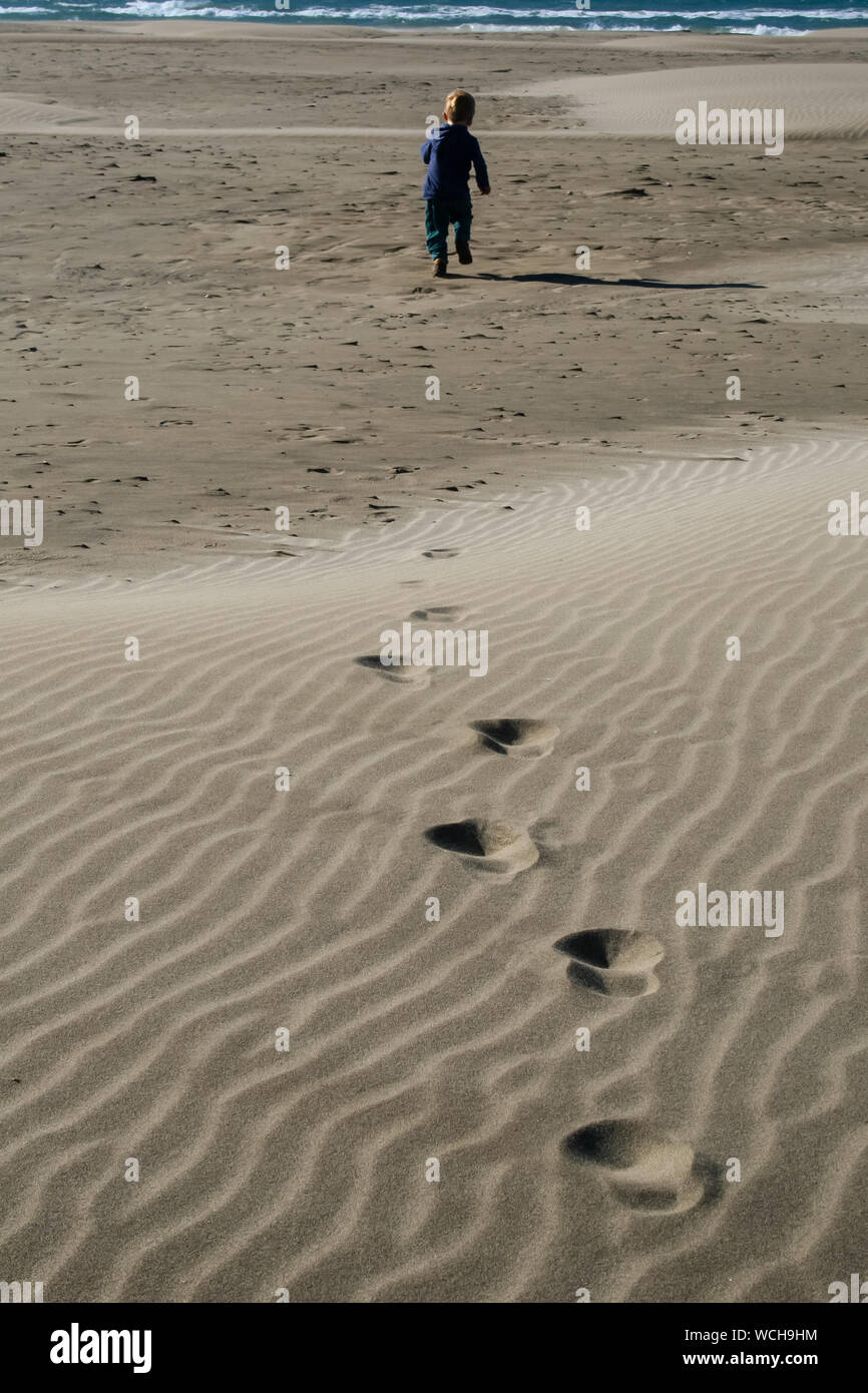 Boy running on sand hi-res stock photography and images - Alamy