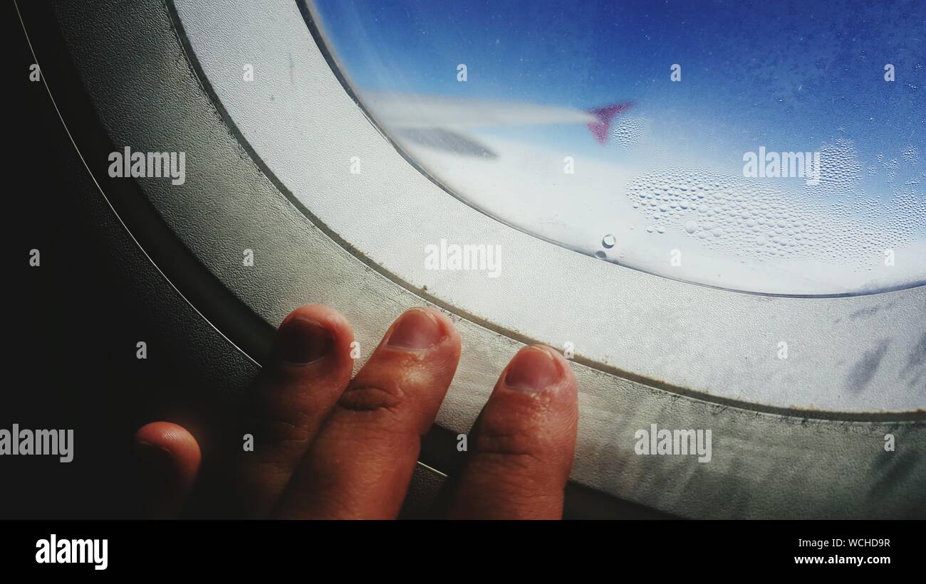 Human hand on airplane window hi-res stock photography and images - Alamy