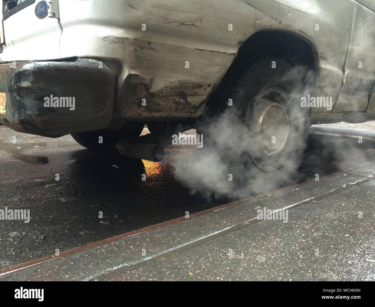 Smoke car wheel hi-res stock photography and images - Alamy