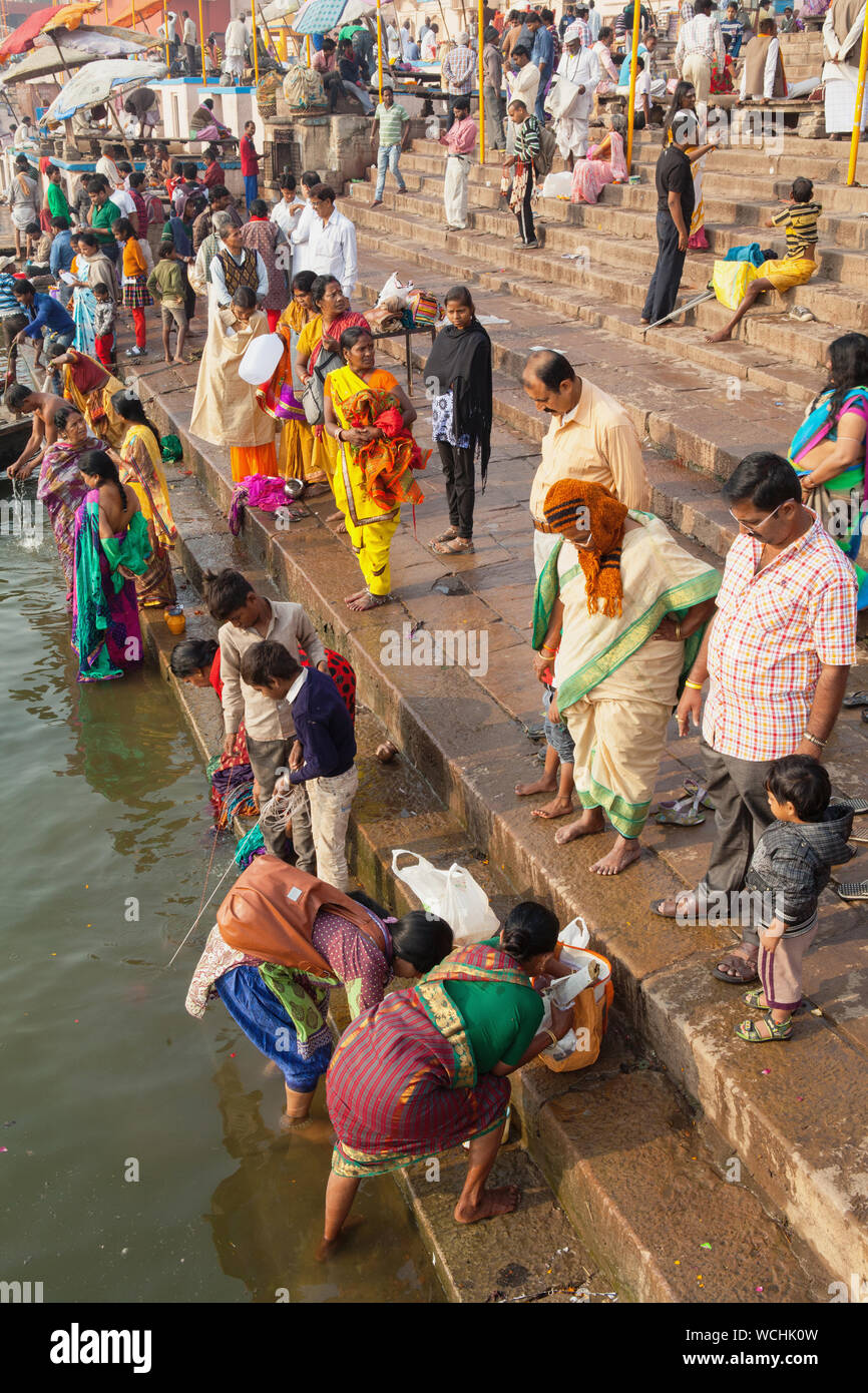 India, Uttar Pradesh, Varanasi, Pilgrims on the ghats beside the Ganges ...
