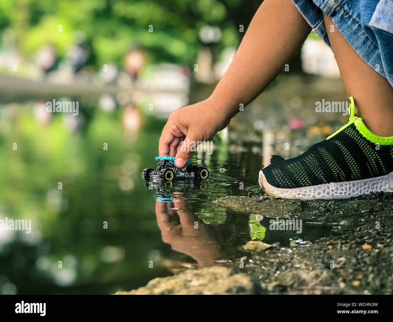 Car puddle person hi-res stock photography and images - Alamy