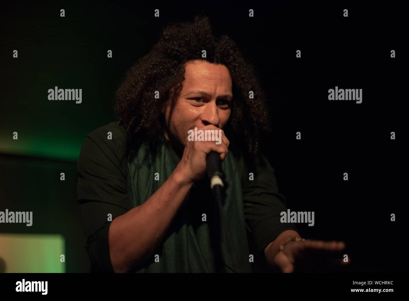 Man singer hi-res stock photography and images - Alamy