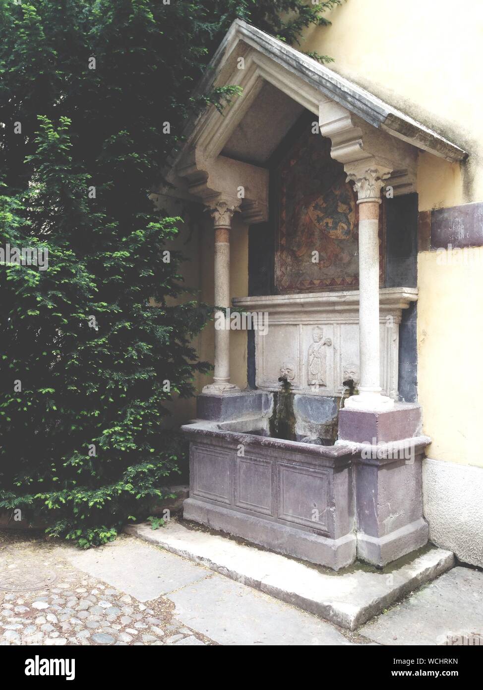 Fountain structure hi-res stock photography and images - Alamy