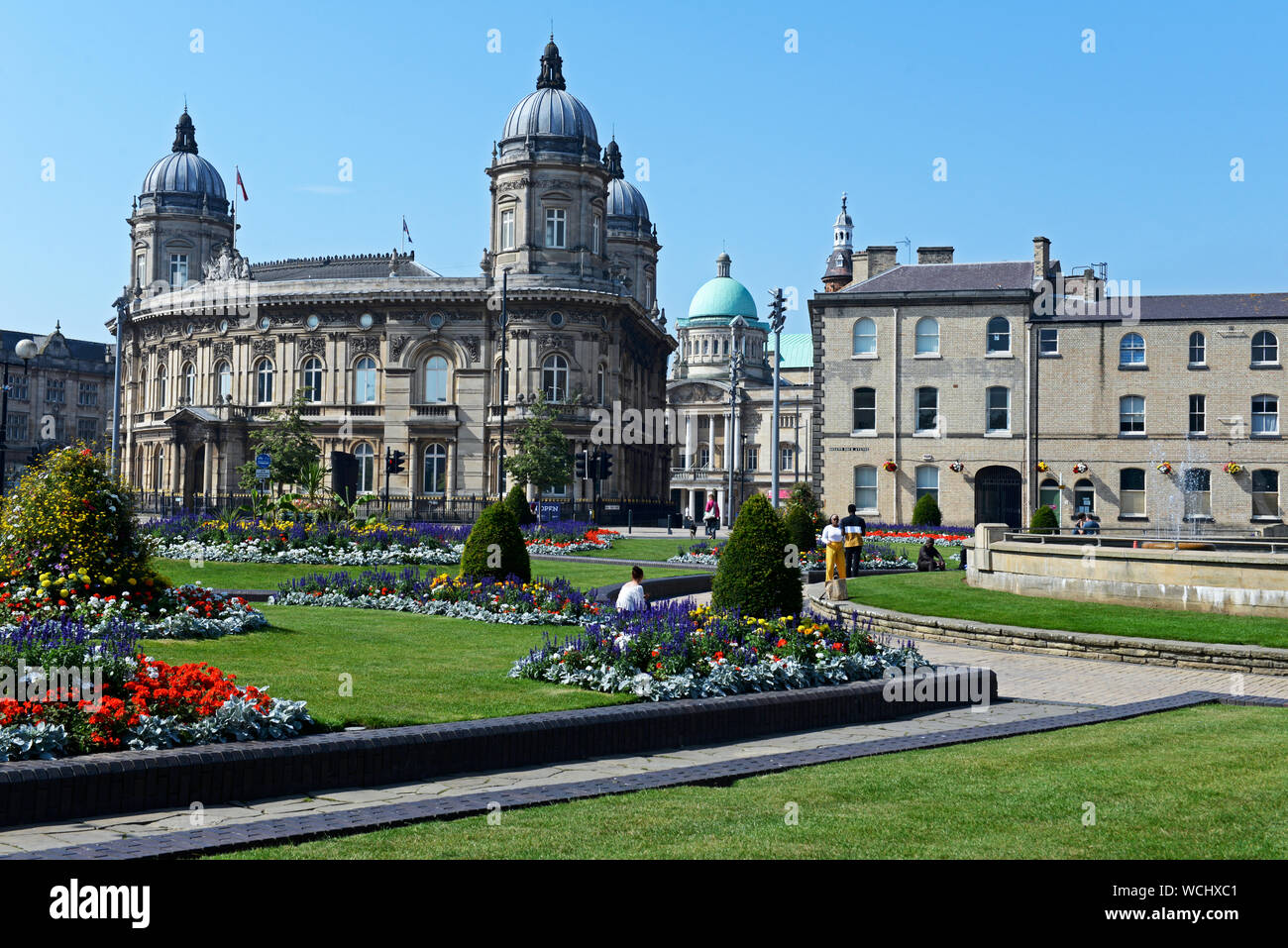 Hull england city hall and gardens hi-res stock photography and images ...