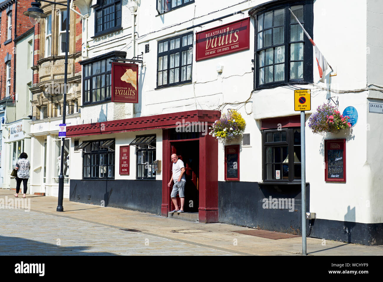 Pontefract town centre hi-res stock photography and images - Alamy