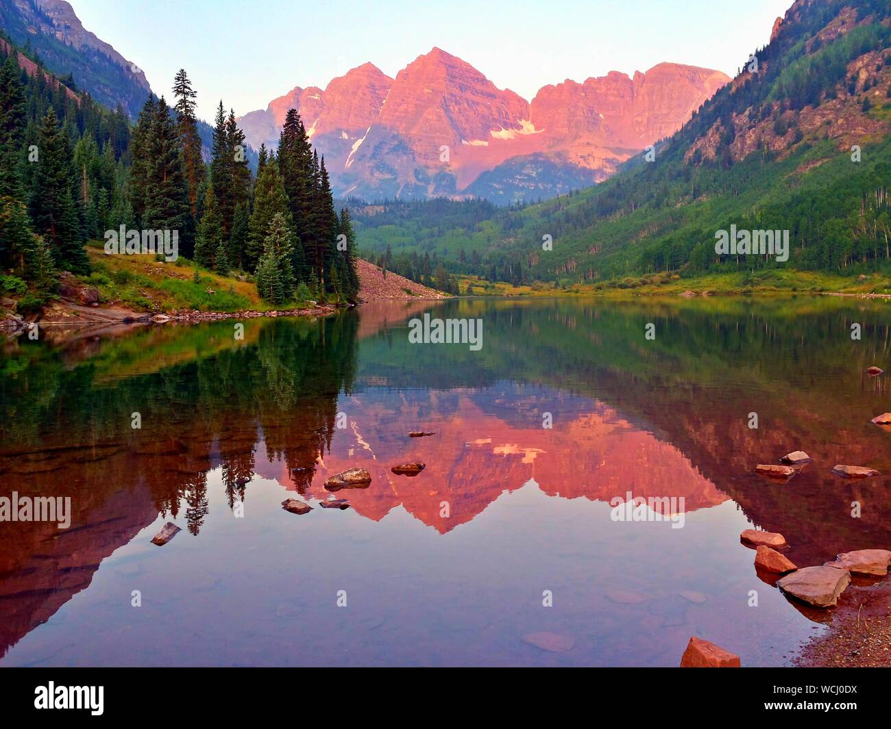 Maroon lake and maroon bells hi-res stock photography and images - Alamy