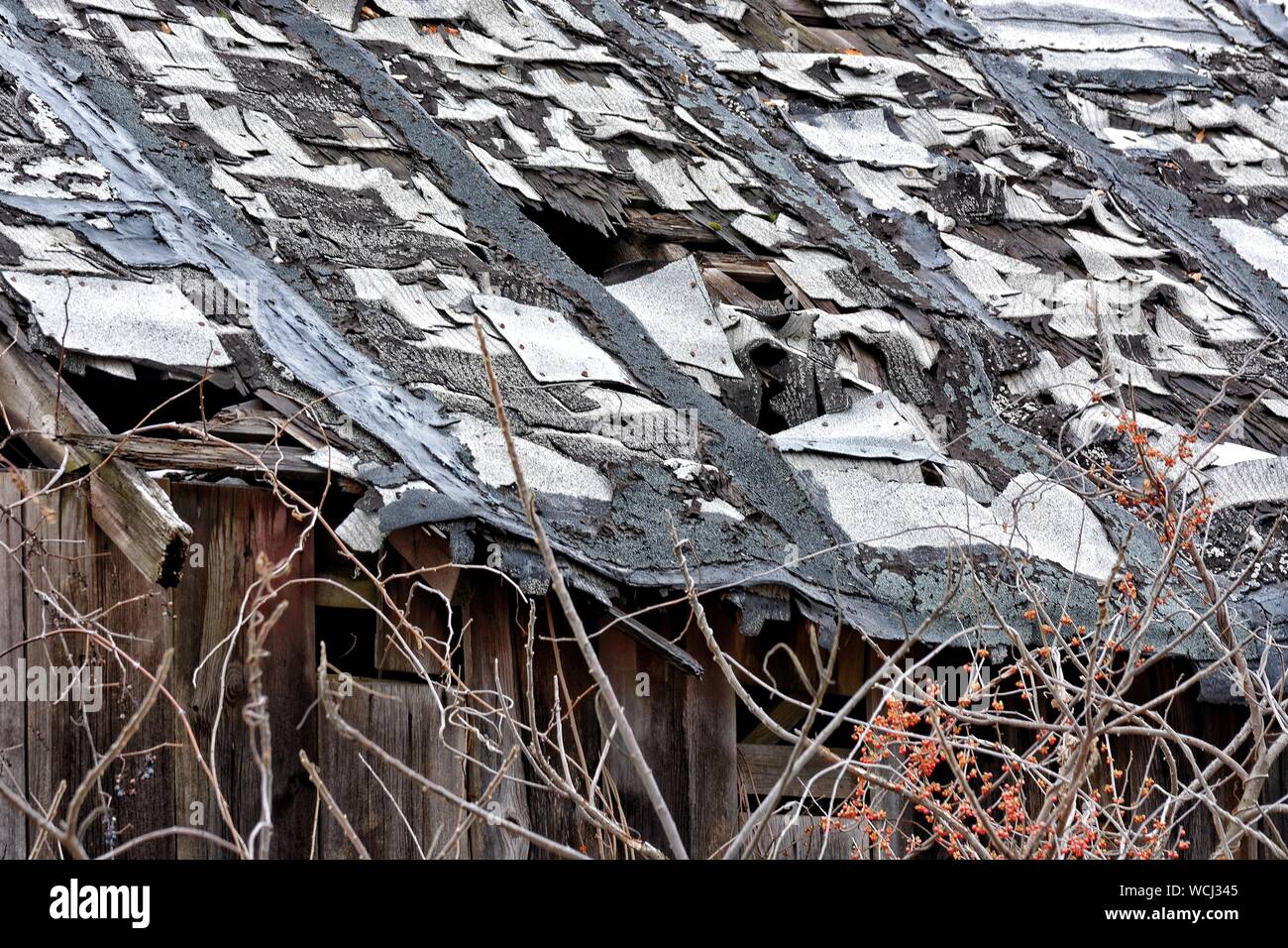 Damaged residential house hi-res stock photography and images - Alamy