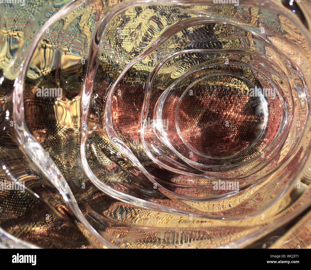 Image distorted by glass hi-res stock photography and images - Alamy