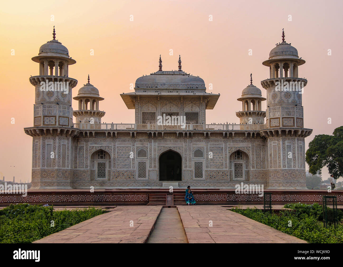 Tomb of itimad ud daulah or baby taj hi-res stock photography and ...