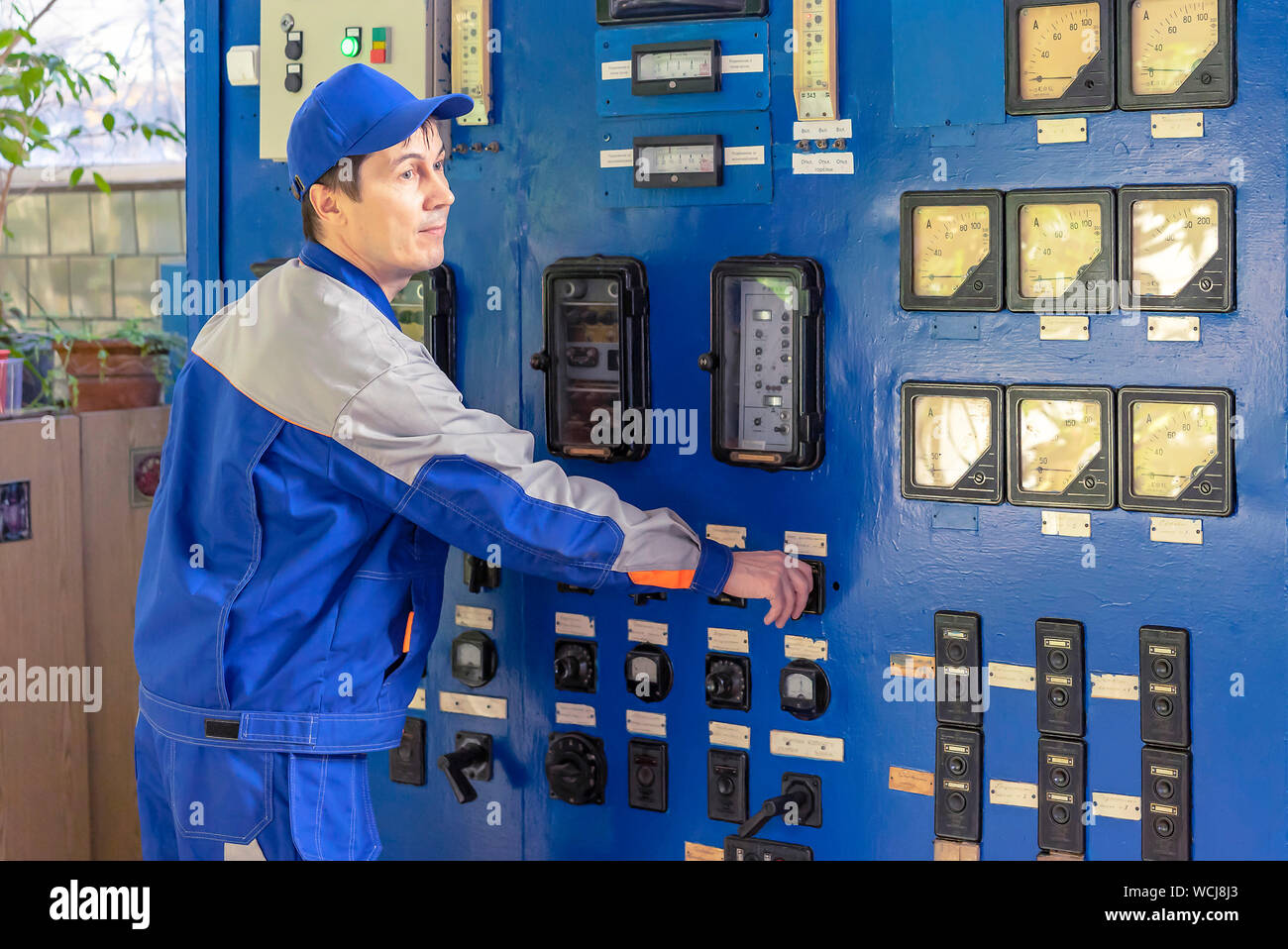 Boiler operator hi-res stock photography and images - Alamy