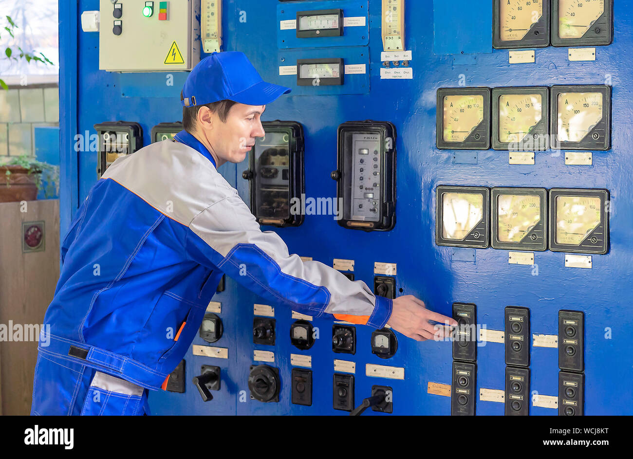 Boiler operator hi-res stock photography and images - Alamy
