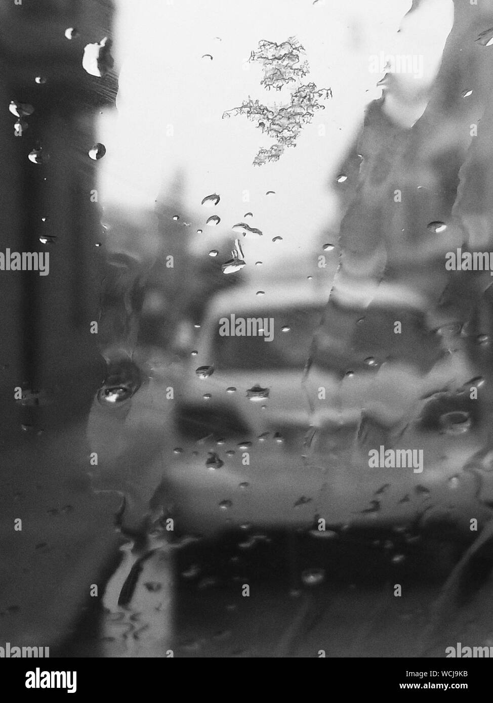 Car through rainy window hi-res stock photography and images - Alamy