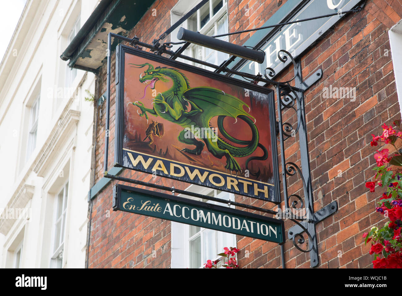 Green dragon pub sign hi-res stock photography and images - Alamy