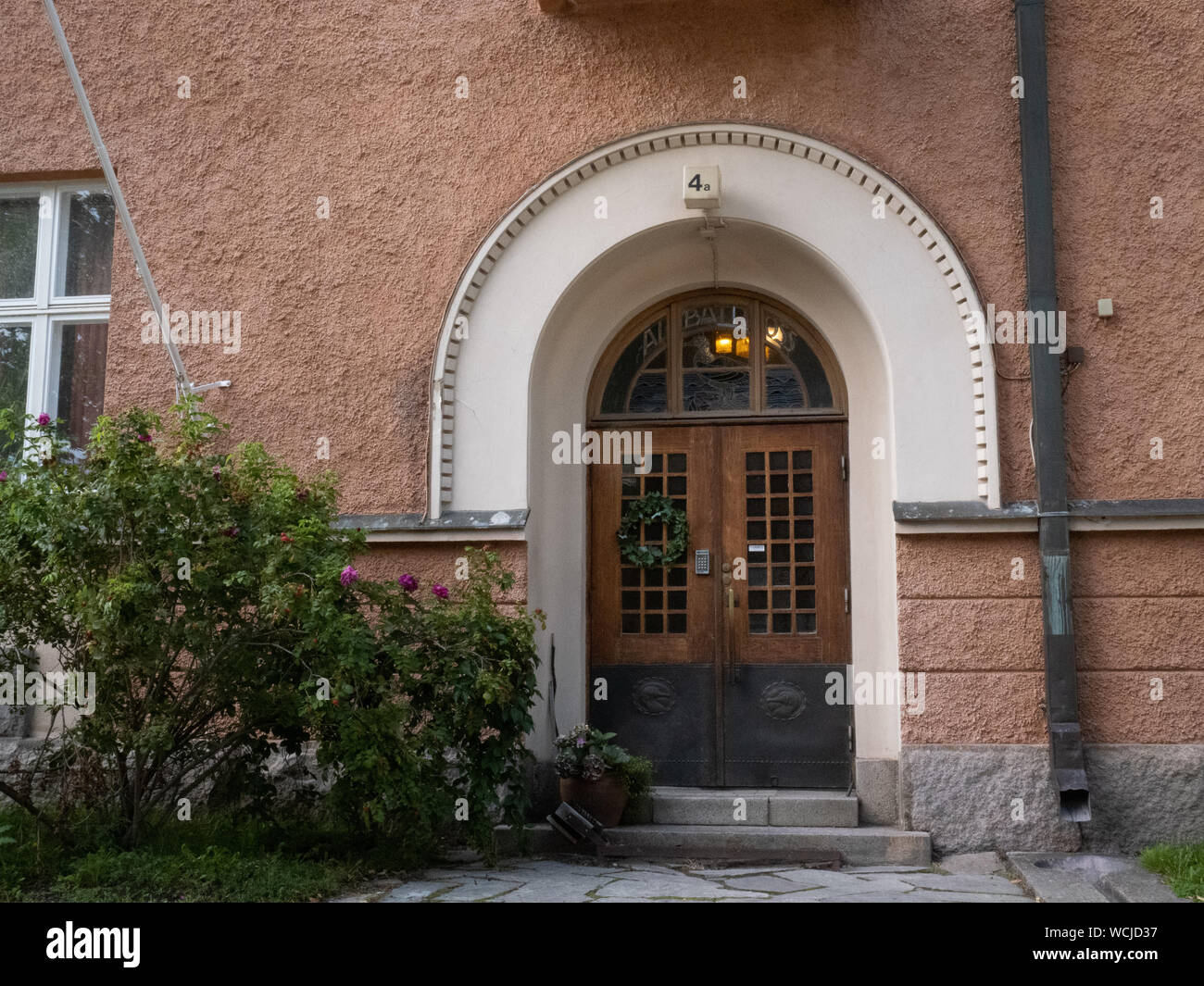Apartment building front door hi-res stock photography and images - Alamy