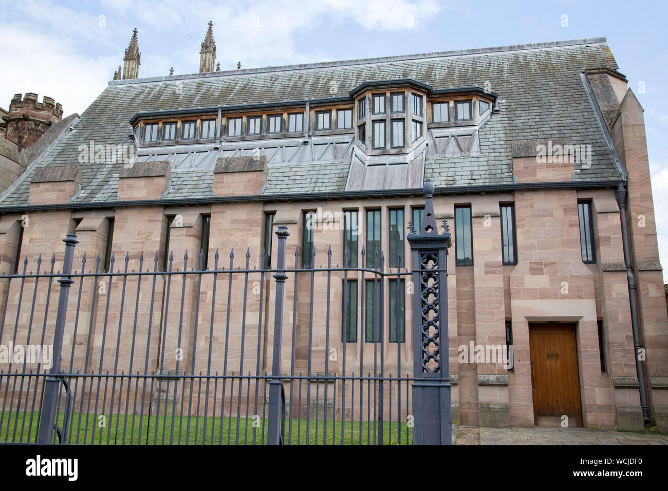 The chained library exterior hi-res stock photography and images - Alamy