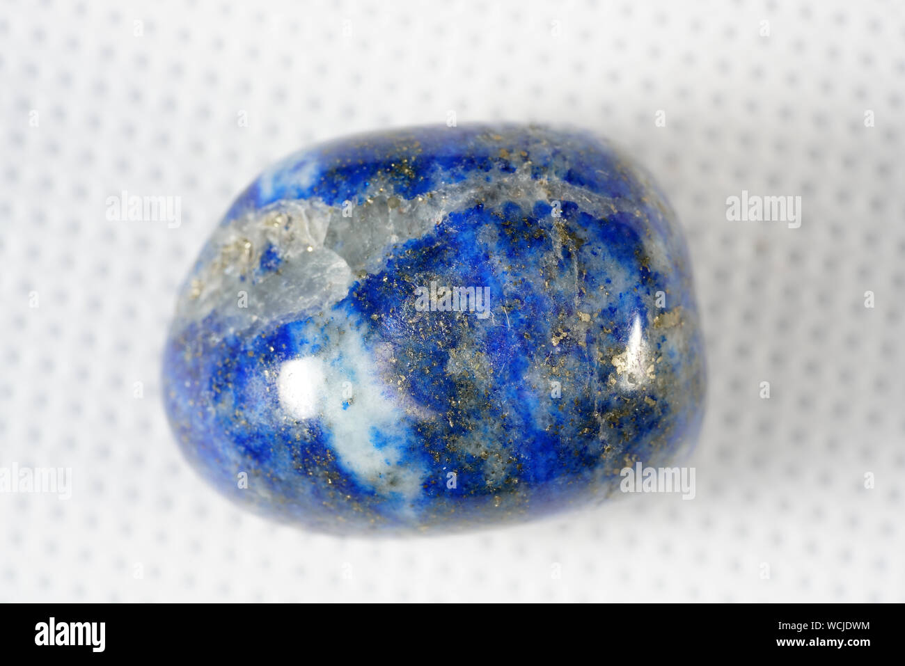 Lapis lazuli pigment hi-res stock photography and images - Alamy
