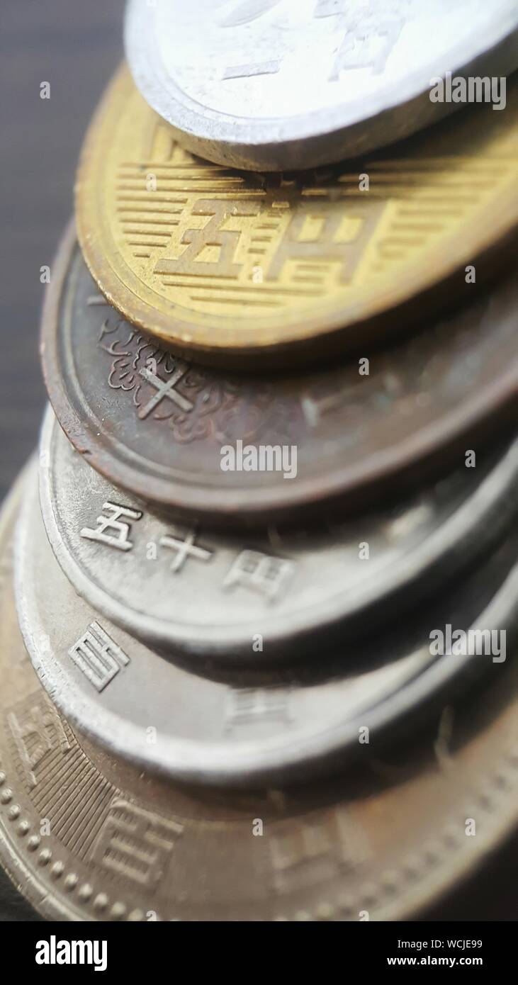 Japanese yen coins hi-res stock photography and images - Alamy