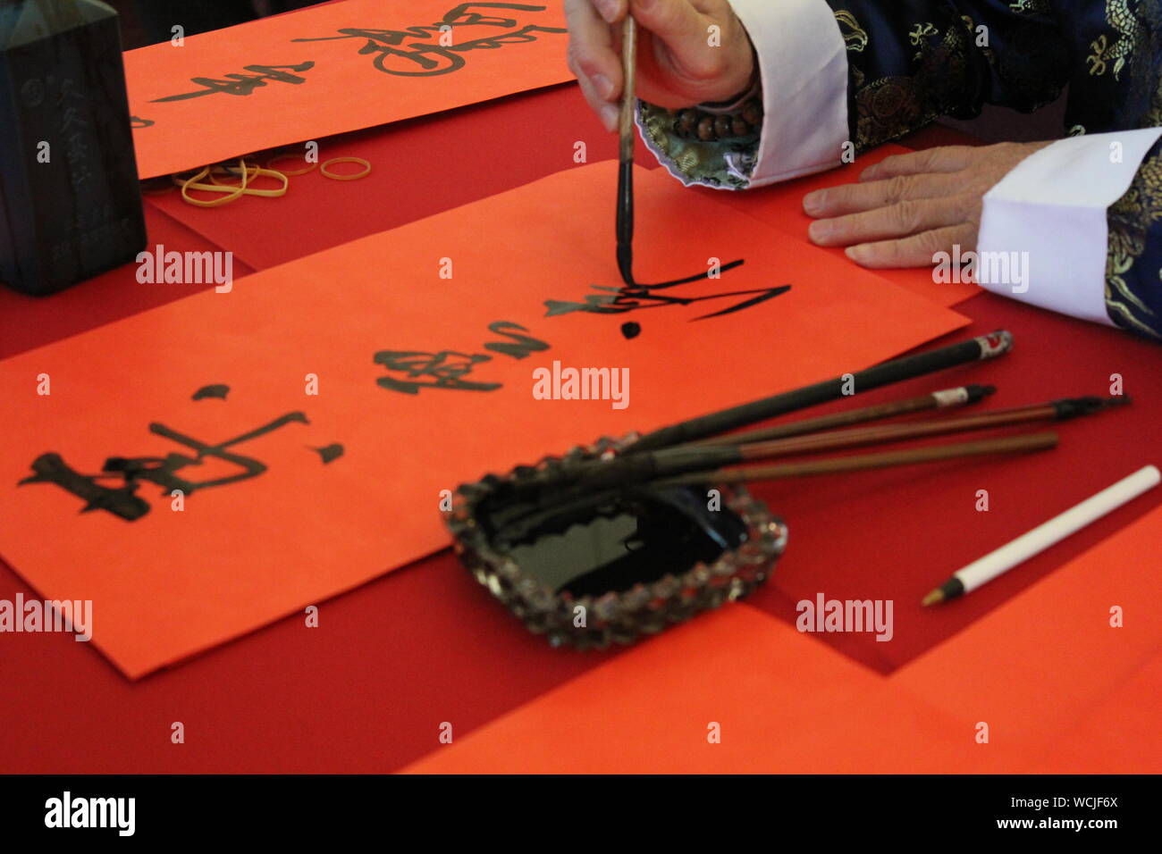 Chinese characters hi-res stock photography and images - Alamy