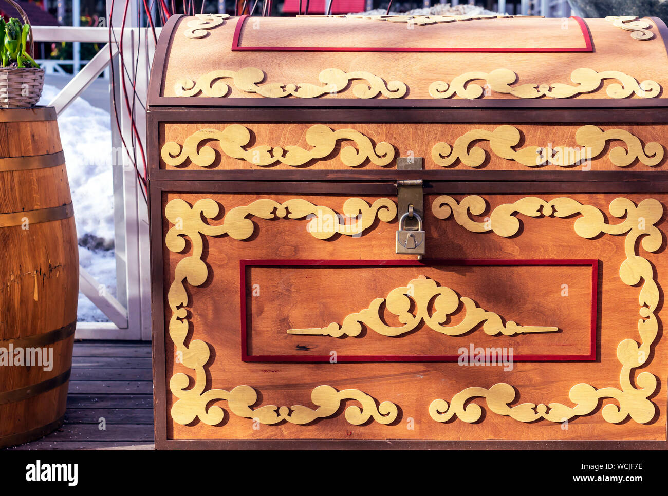 Chest with lock hi-res stock photography and images - Alamy