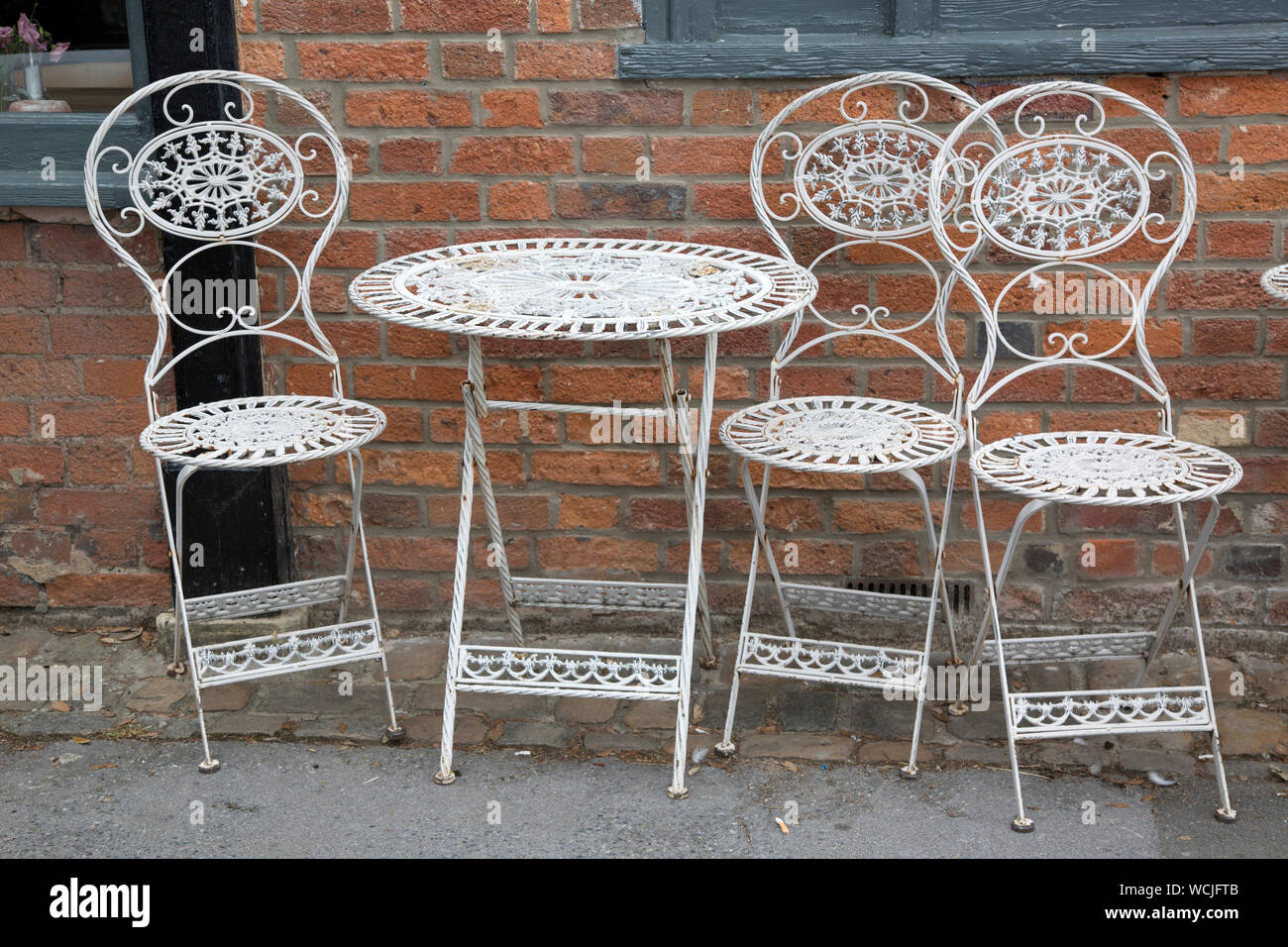 Metal chairs brick wall hi-res stock photography and images - Alamy